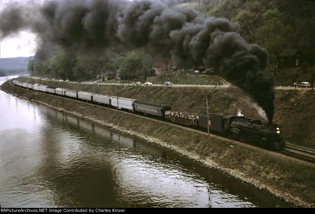CB&Q 5632 at Savanna, IL